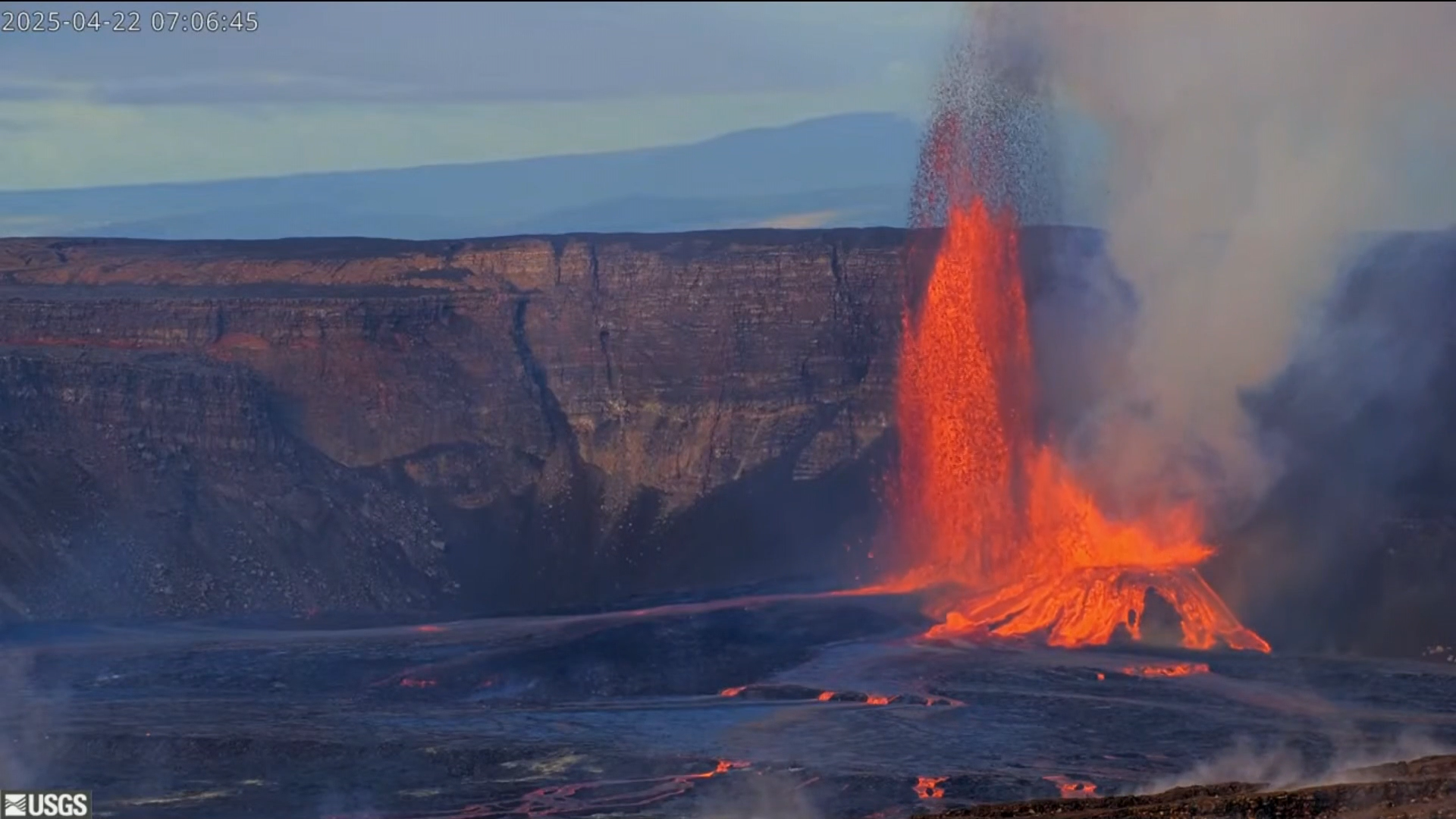 Hawaii's Kilauea volcano spews fountains of lava in latest eruption ...