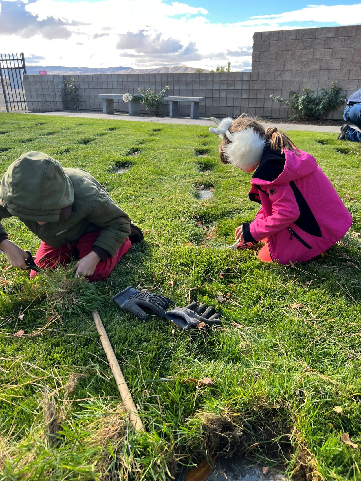 Volunteers Clean up Northern Nevada Veteran's Cemetery | Local News ...