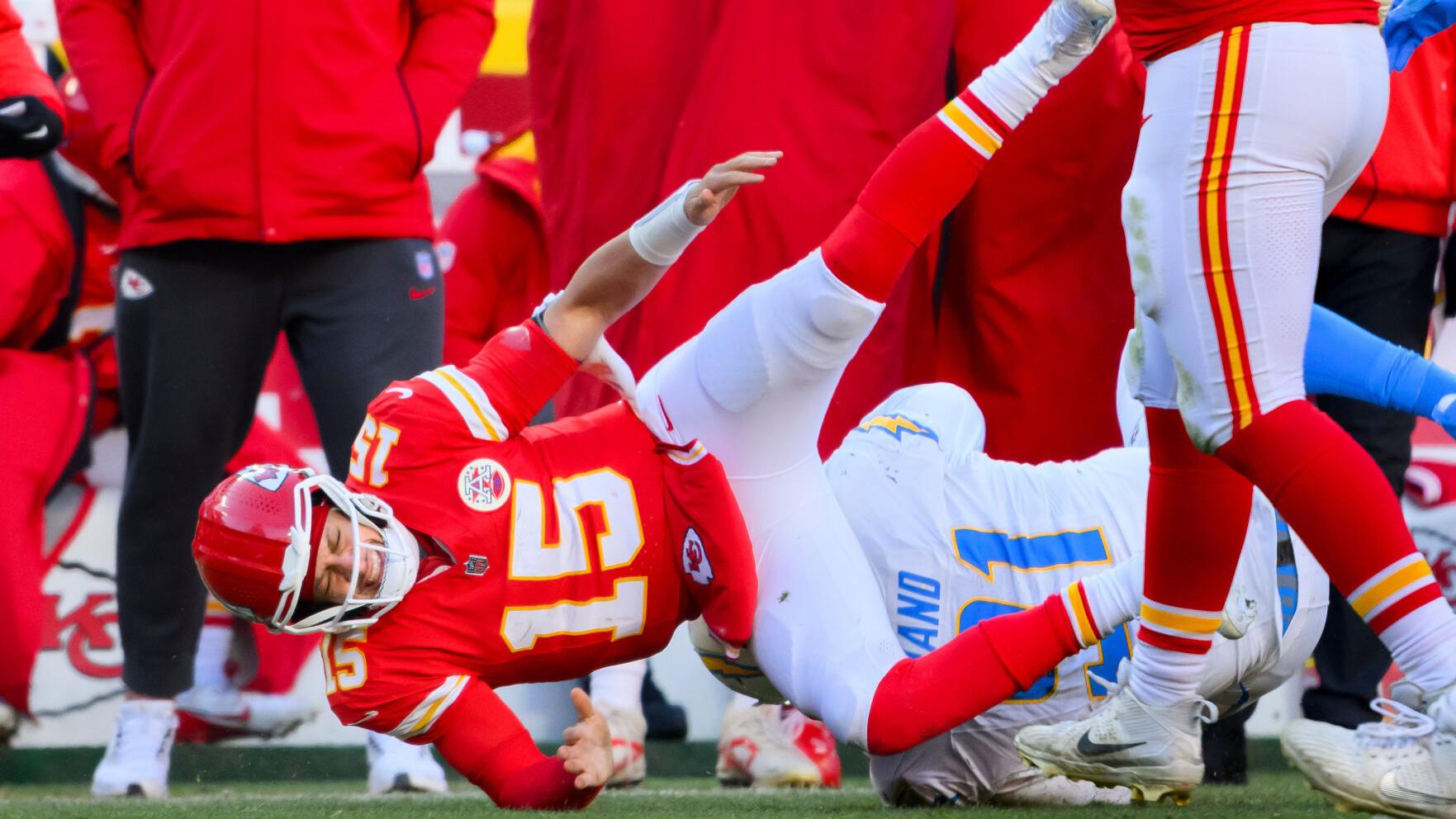 Chiefs quarterback Patrick Mahomes undergoes ACL surgery in Dallas ...
