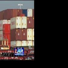 Reps for West Coast Dockworkers Urge Union to OK Contract | | 2news.com