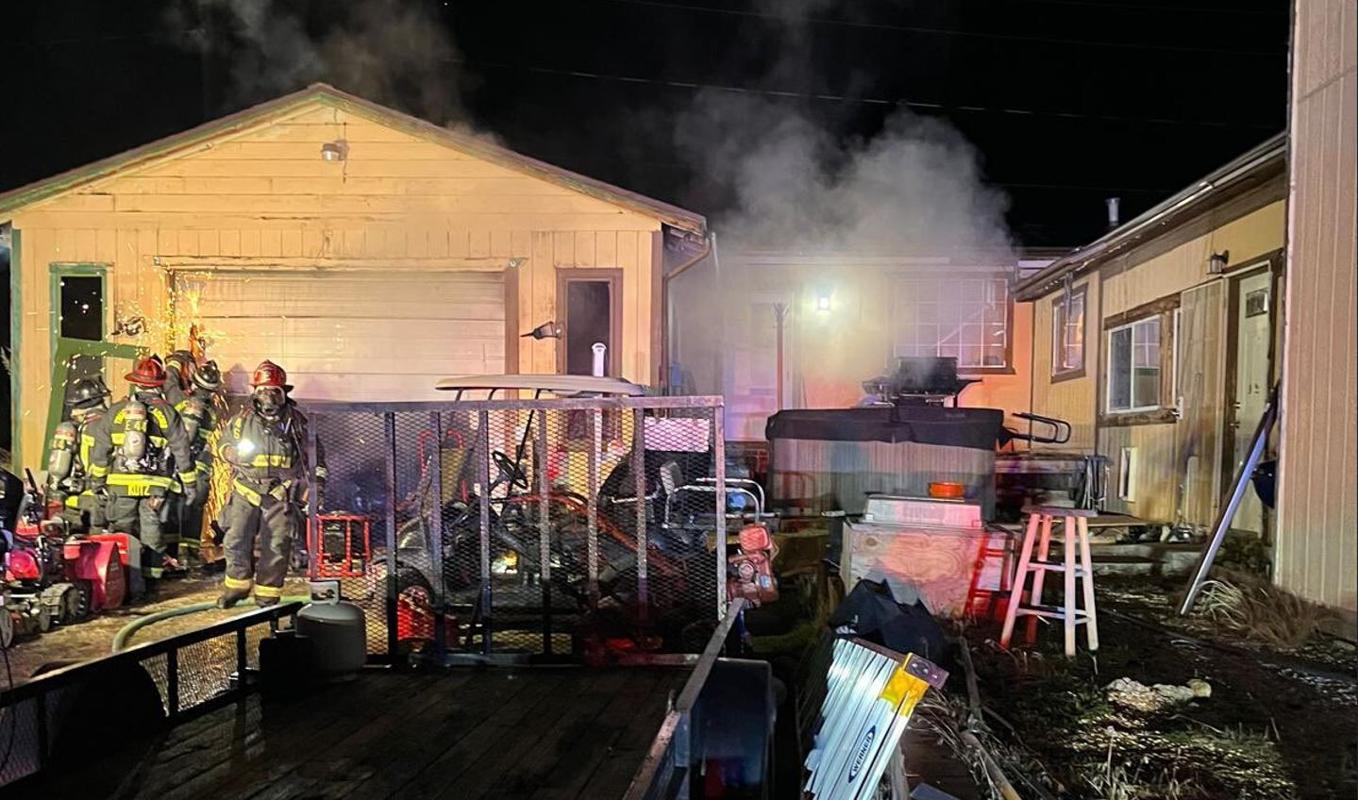 Firefighters quickly extinguish garage fire in Sun Valley | Local News ...