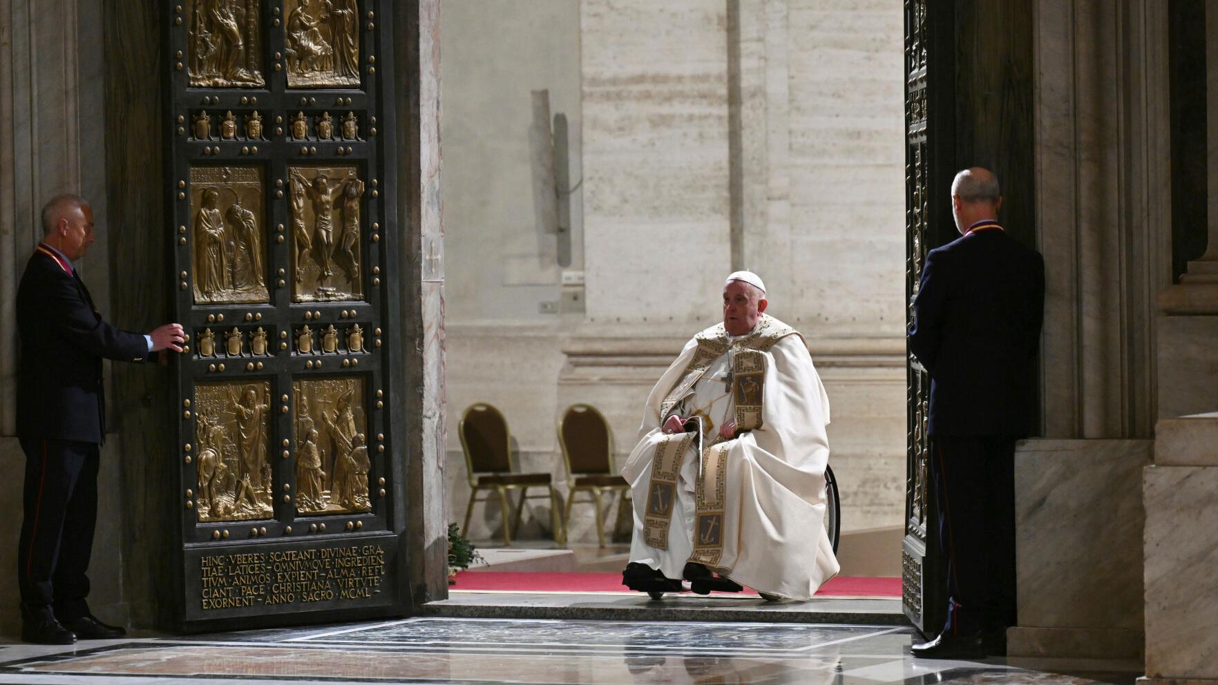 Final pilgrims cross Holy Door as Vatican claims Jubilee success with ...
