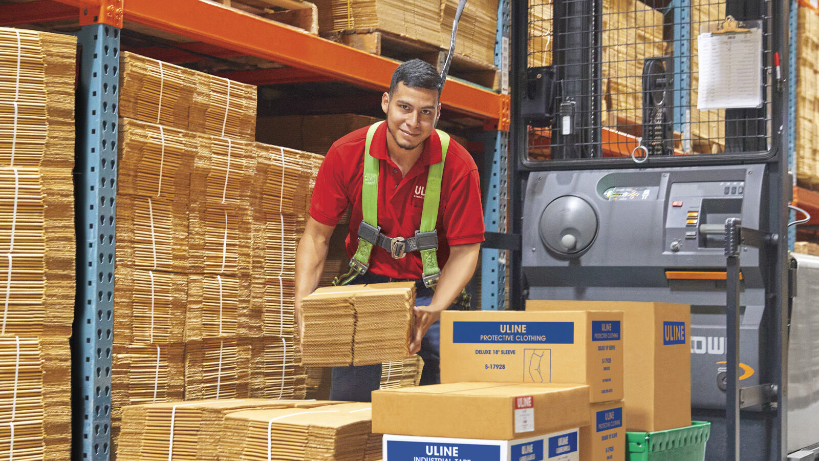 Uline Warehouse hosts first hiring event of 2025 | Local News | 2news.com