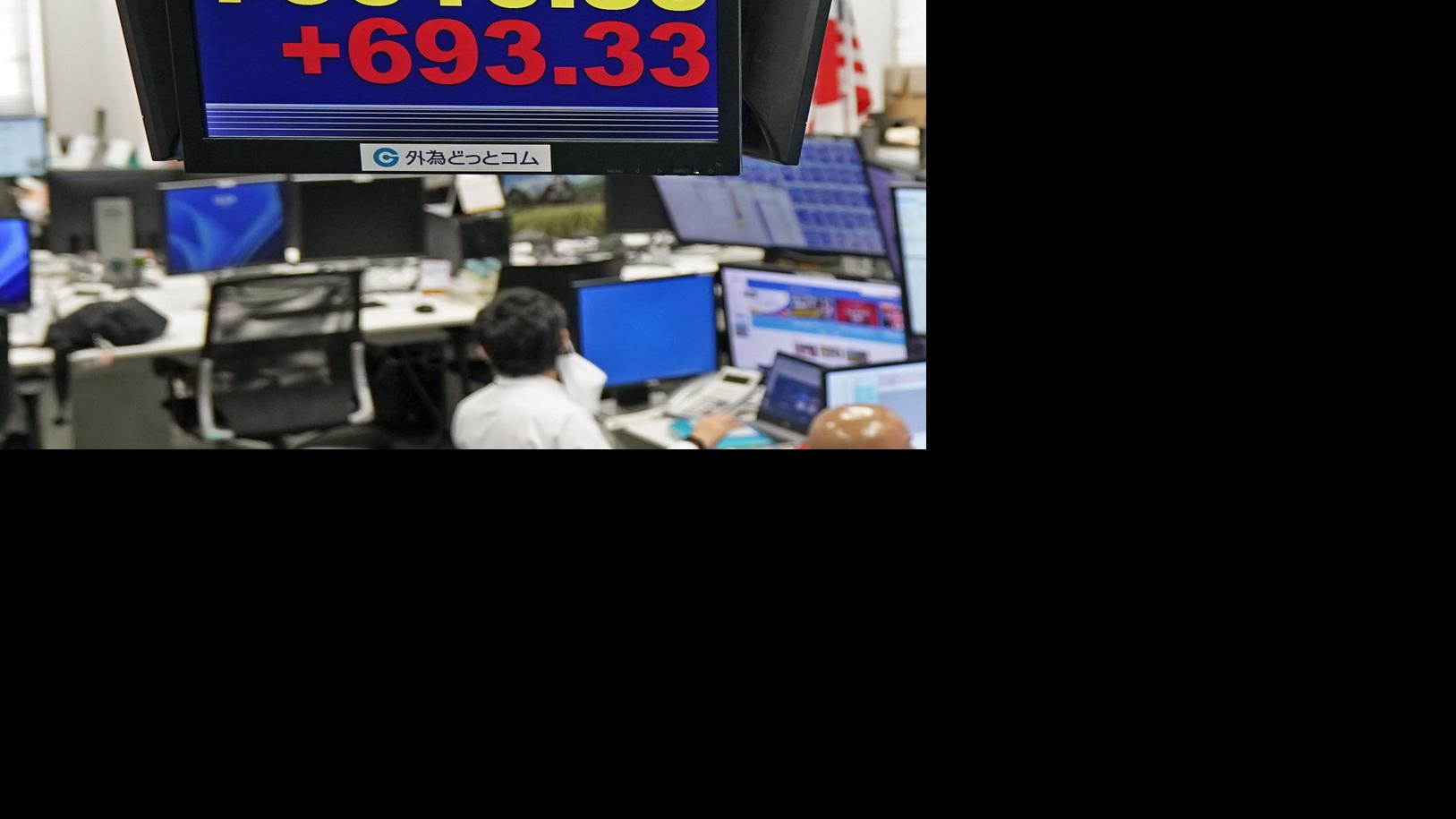 Oil drops below $80 per barrel, while tech stocks weigh on a mixed Wall ...