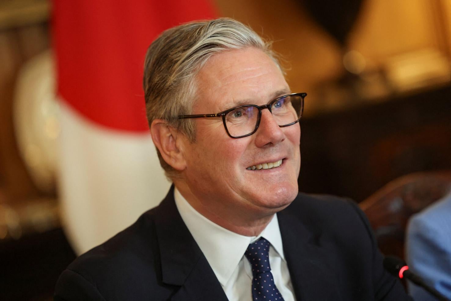 Starmer says Britain will ban under-16s from using a range of social ...