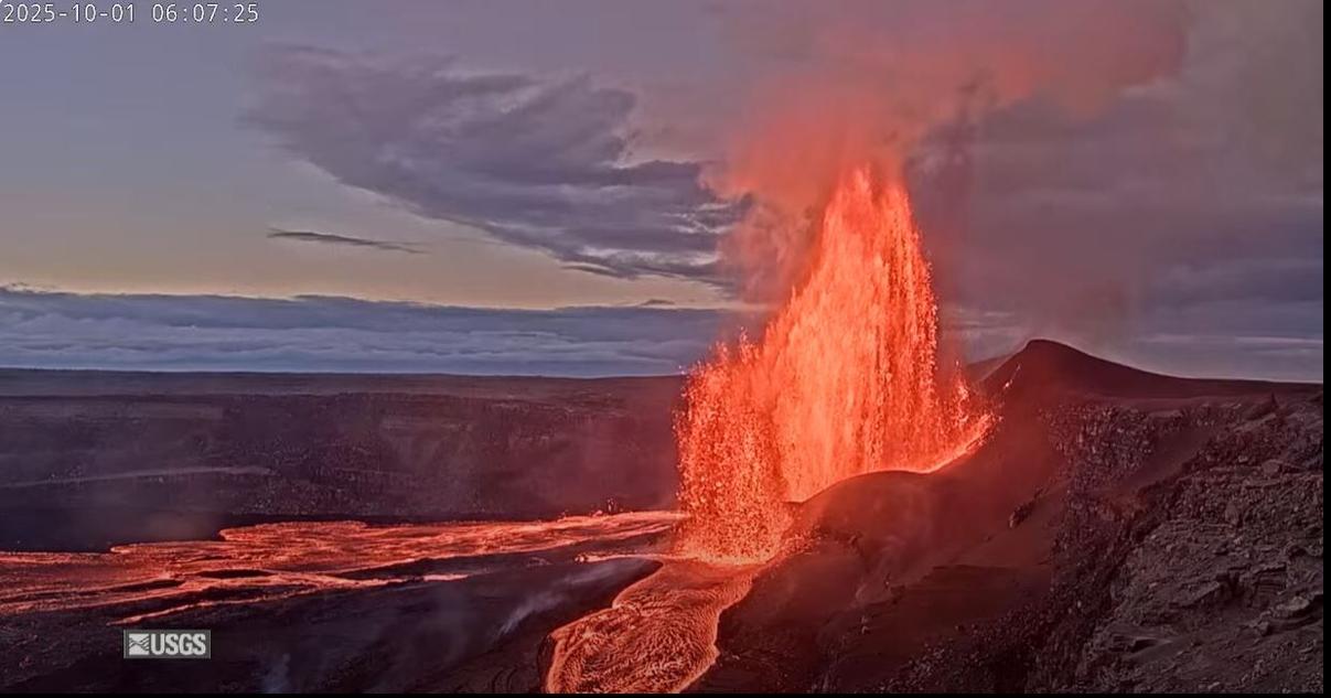 Hawaii's Kilauea volcano spews fountains of lava in latest eruption ...