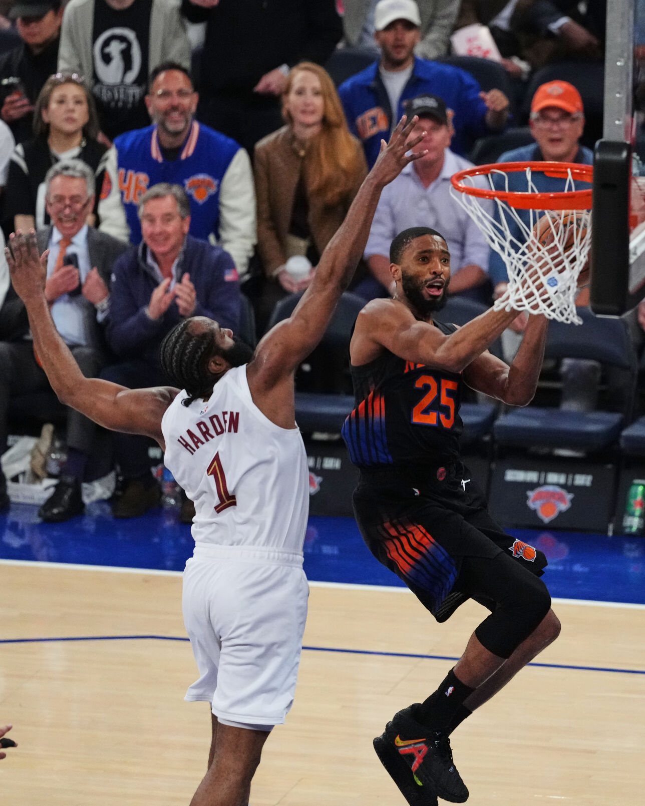 Knicks move 2 wins from the NBA Finals with a 109-93 victory over the ...