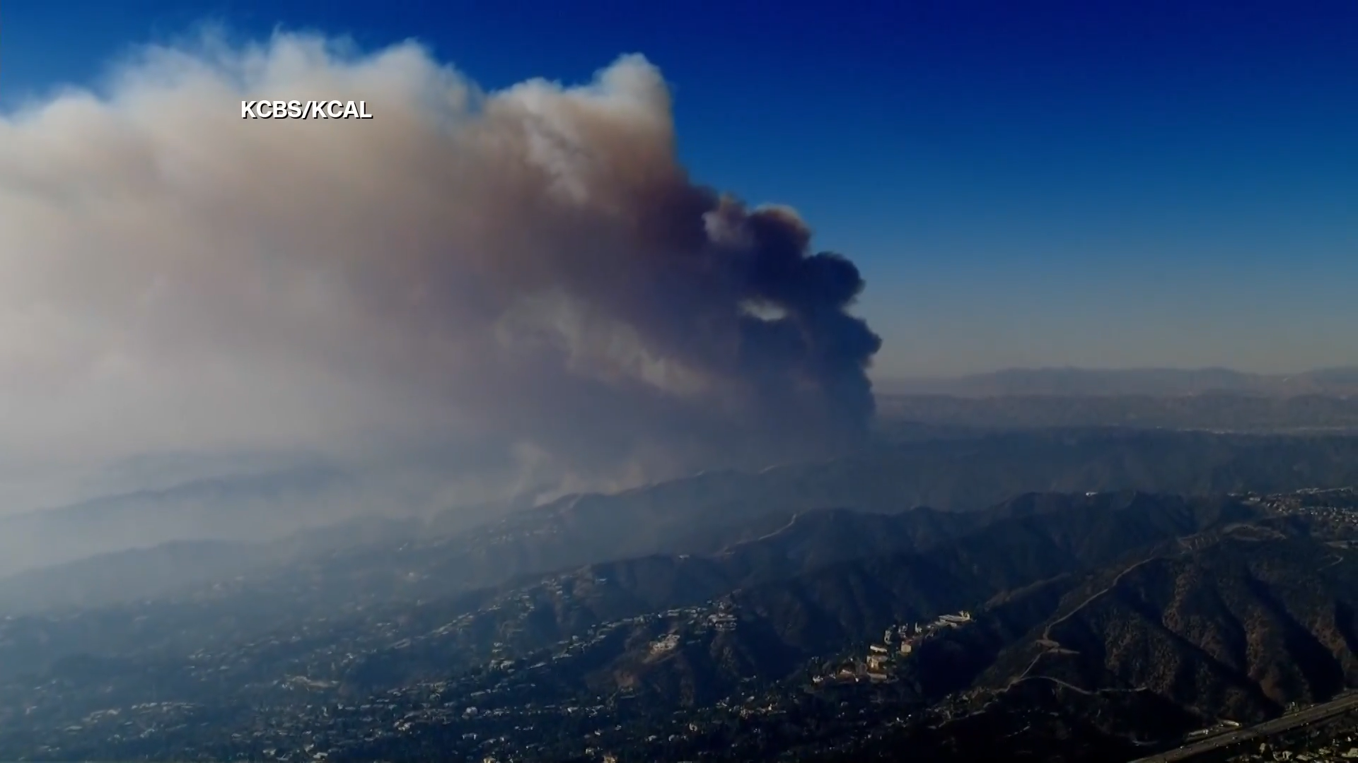 L.A. wildfires kill 10, burn at least 10,000 buildings, while new fire ...