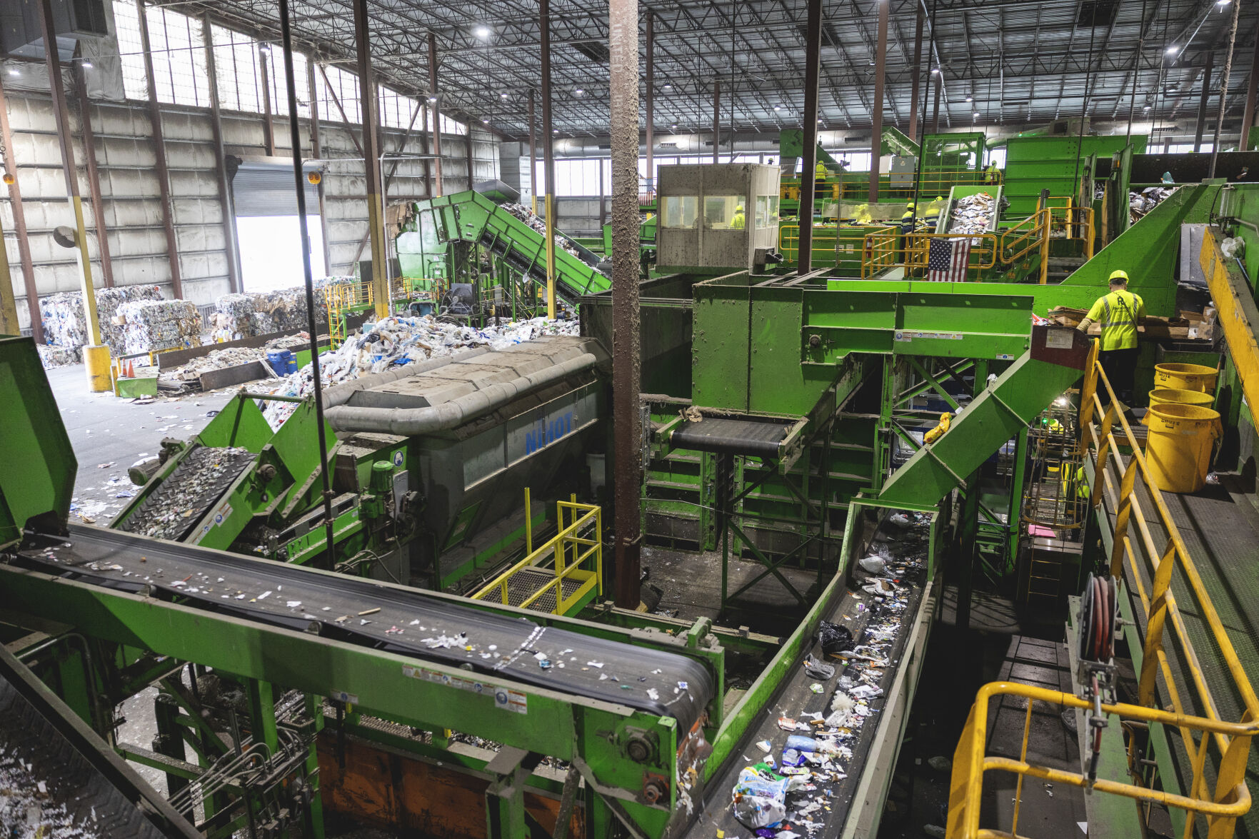 Recology King County Deploys Glacier’s AI Recycling Robots | News | 425business.com