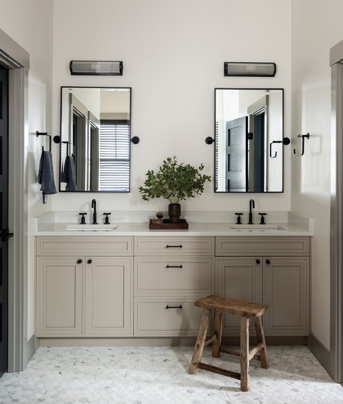 Inside a Coastal Haven in Seabrook | Home + Garden | 425magazine.com