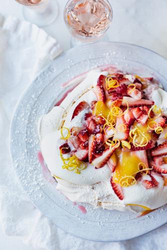 Pretty Pavlova with Lemon Curd & Cream | Eat + Drink | 425magazine.com