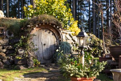 Hobbit Hole Draws Curious Tourists | Travel | 425magazine.com