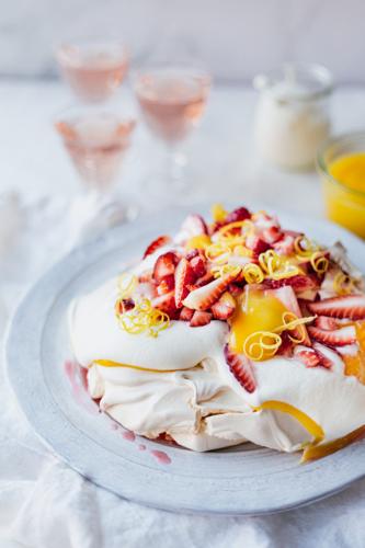 Pretty Pavlova with Lemon Curd & Cream | Eat + Drink | 425magazine.com