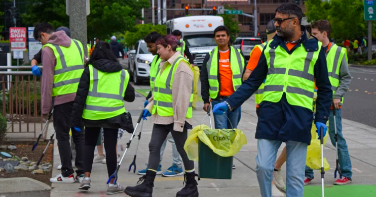 Amazon Volunteers Help Clean Up Community | Culture | 425magazine.com