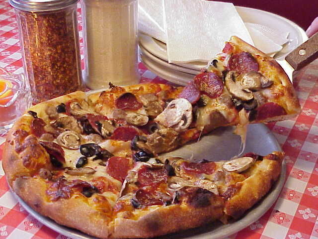 Vince’s Italian Restaurant & Pizzeria in Renton Turns 50 | Eat + Drink ...