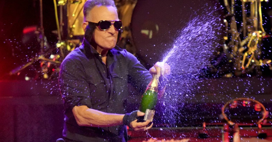 The Boss Rocks Vegas | | 937theeagle.com