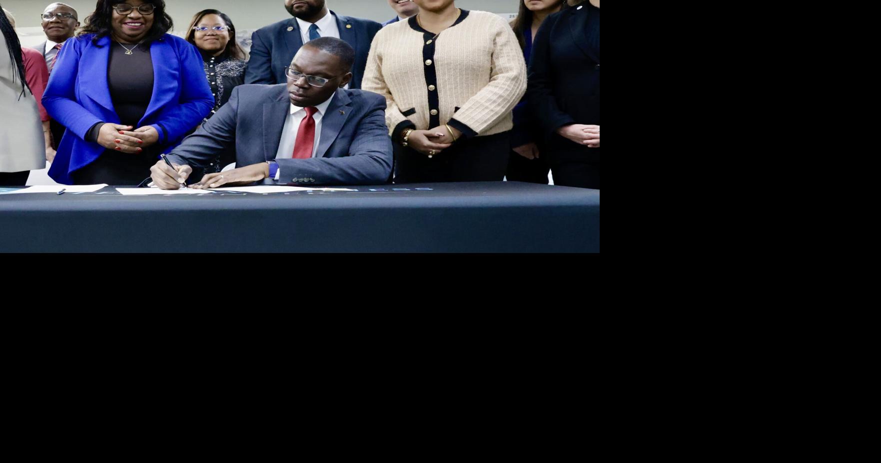 Gilchrist signs bills to reform Michigan's juvenile system | State ...