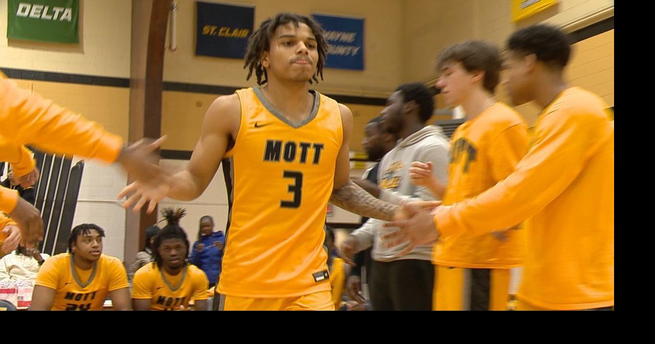 NJCAA Basketball - Mott C.C. men's and women's split against Oakland C.C. | Sports | abc12.com