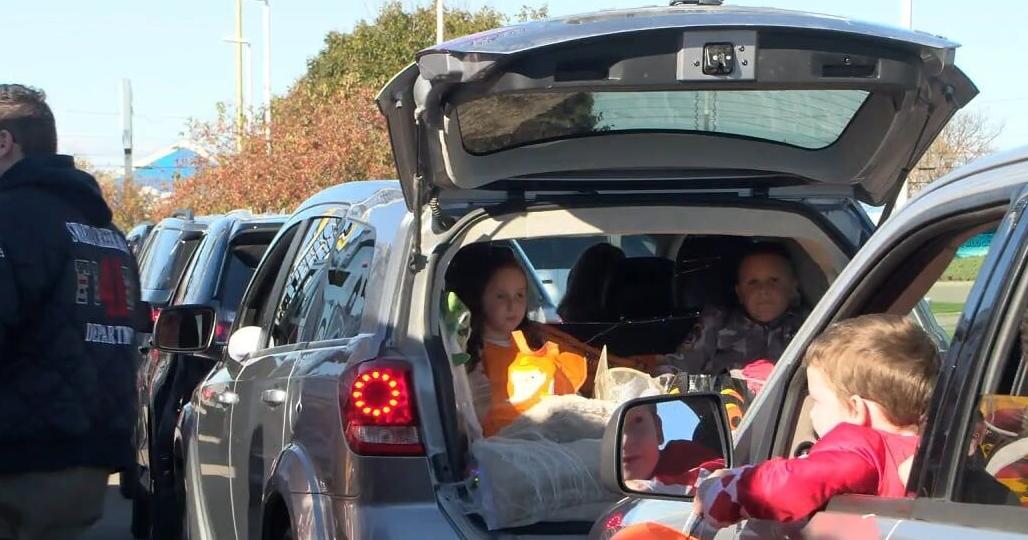 Genesee County 911 hosts Drive-Thru Trunk or Treat | News | abc12.com