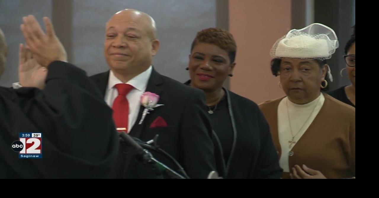 Flint Mayor Sheldon Neeley sworn into second term | Local | abc12.com