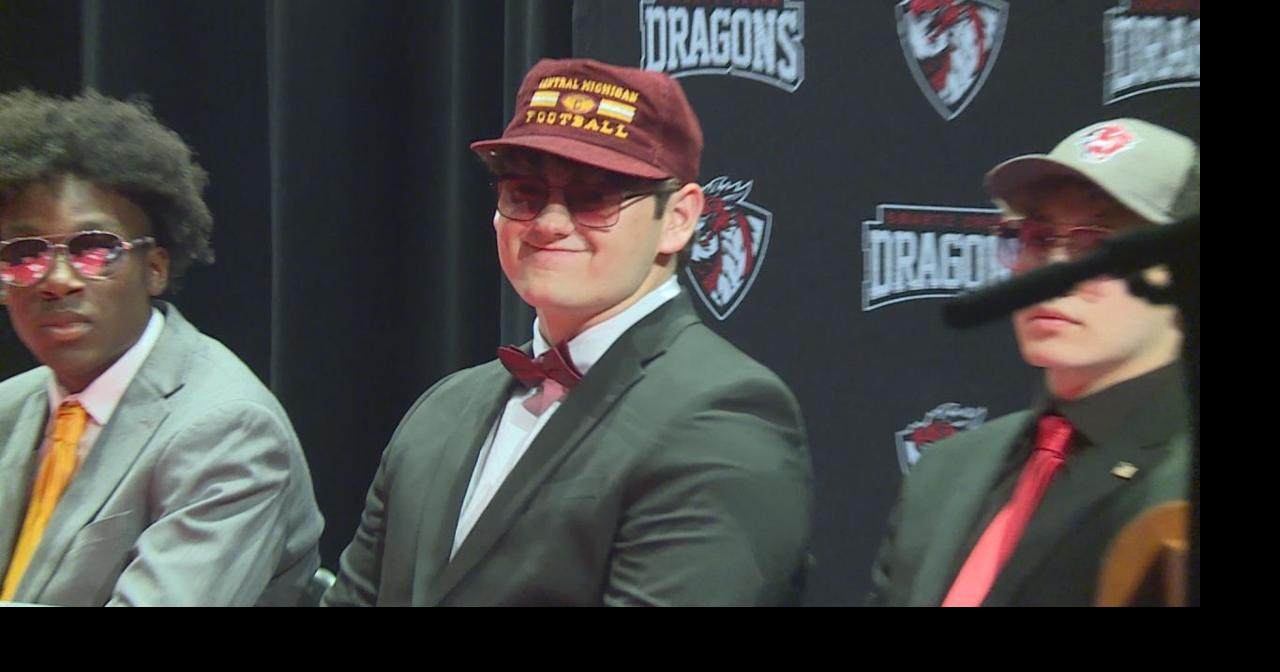 Swartz Creek defensive end Jacob Booth signs with CMU | Sports | abc12.com