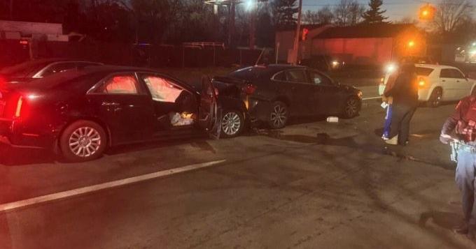 Teen hospitalized after Christmas Eve crash while helping stranded ...