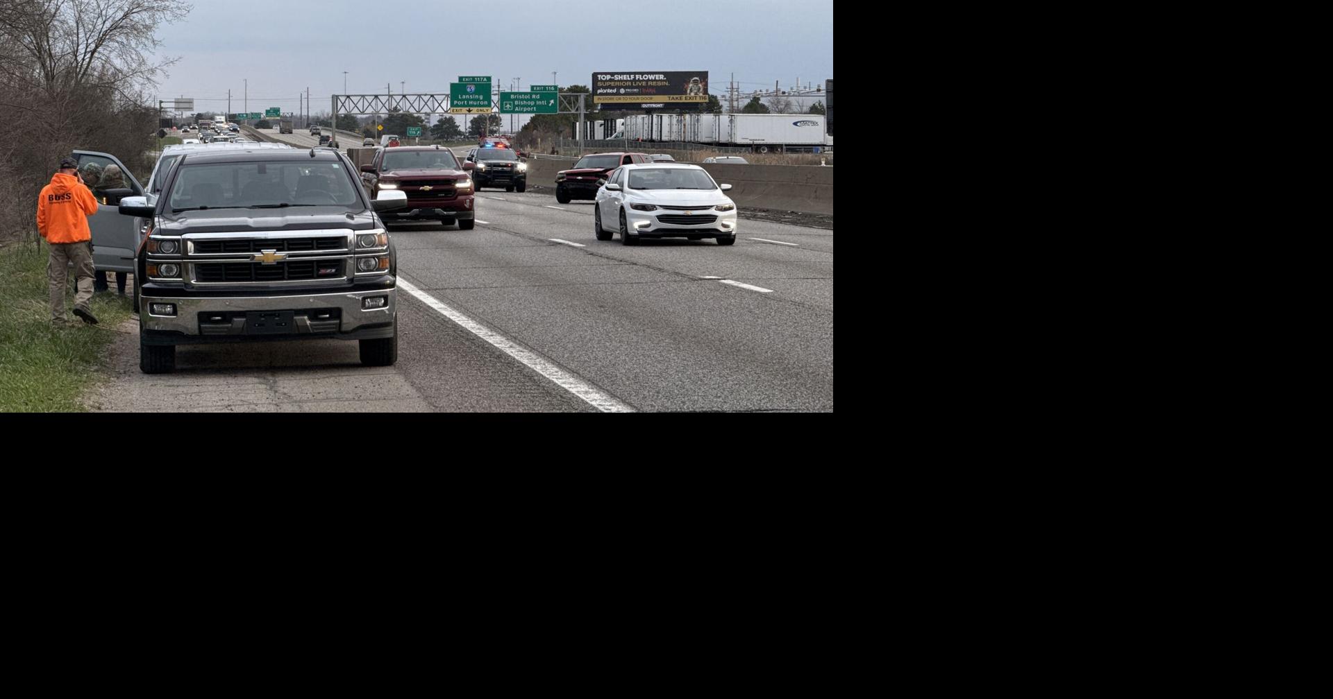 Debris on southbound I-75 damages several vehicles in Flint area ...