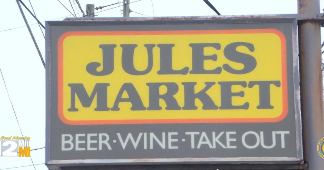 Jules Market and Heart of Flint give away food and toys on Christmas ...