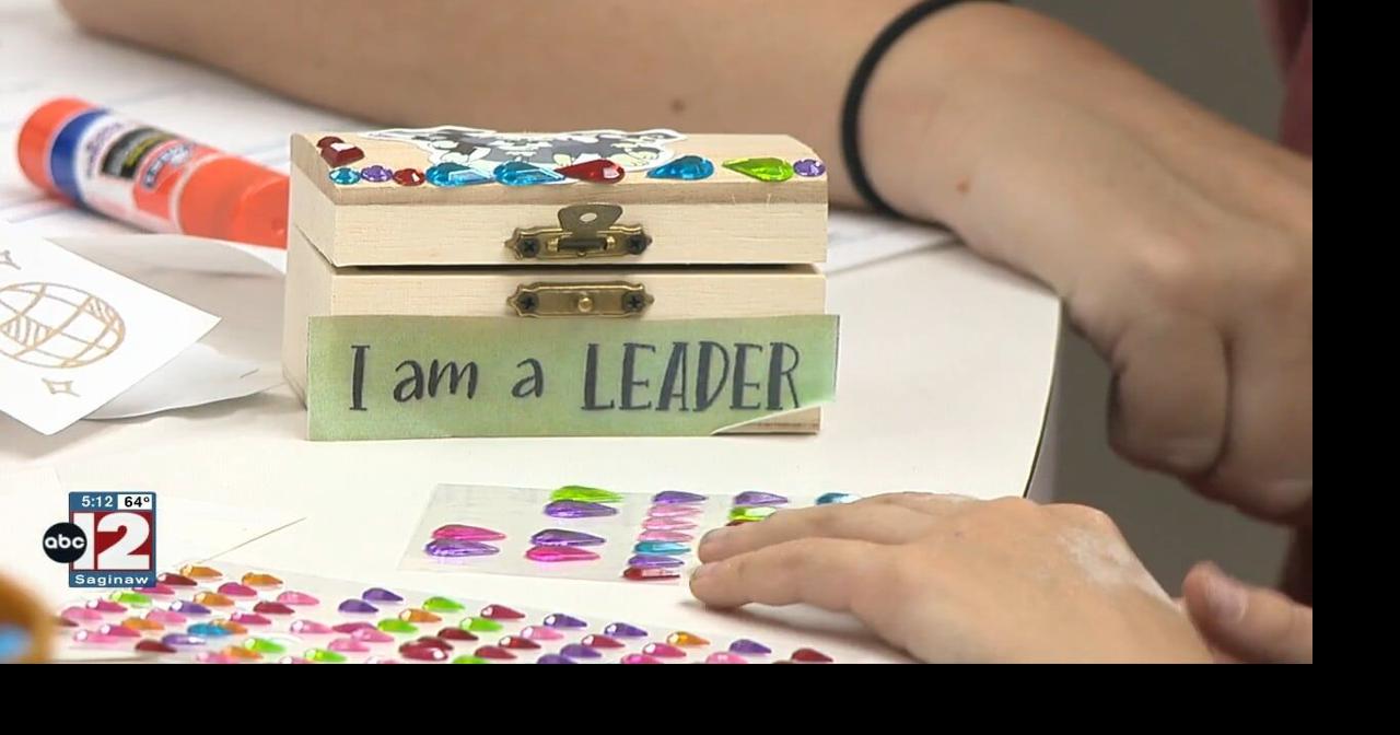 Families make 'Positivity Boxes' at Flint Children's Museum | Local ...