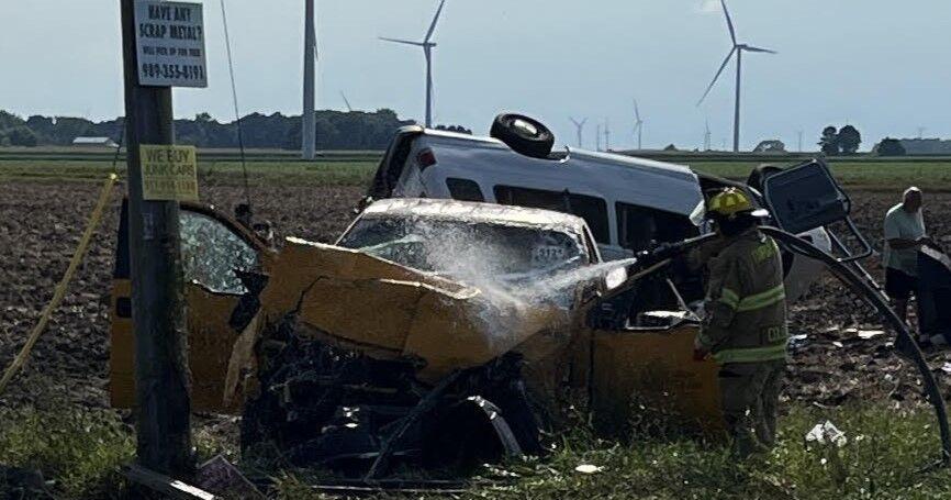 At least 6 dead after Amish family's van crashes with pickup truck ...