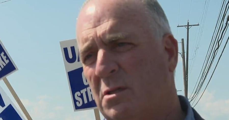 Representative Dan Kildee visits UAW picket line in Swartz Creek | News ...