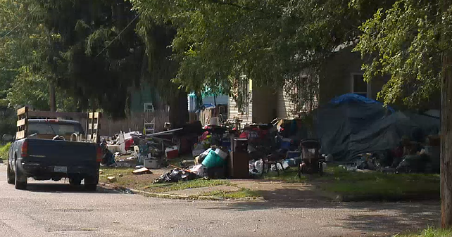 Flint residents disgusted by east side home that resembles garbage dump ...