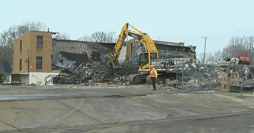 Demolition begins on historic Mary Crapo school in Swartz Creek | Local ...