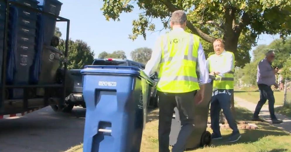 City of Flint begins passing out new trash & recycling bins | Local ...