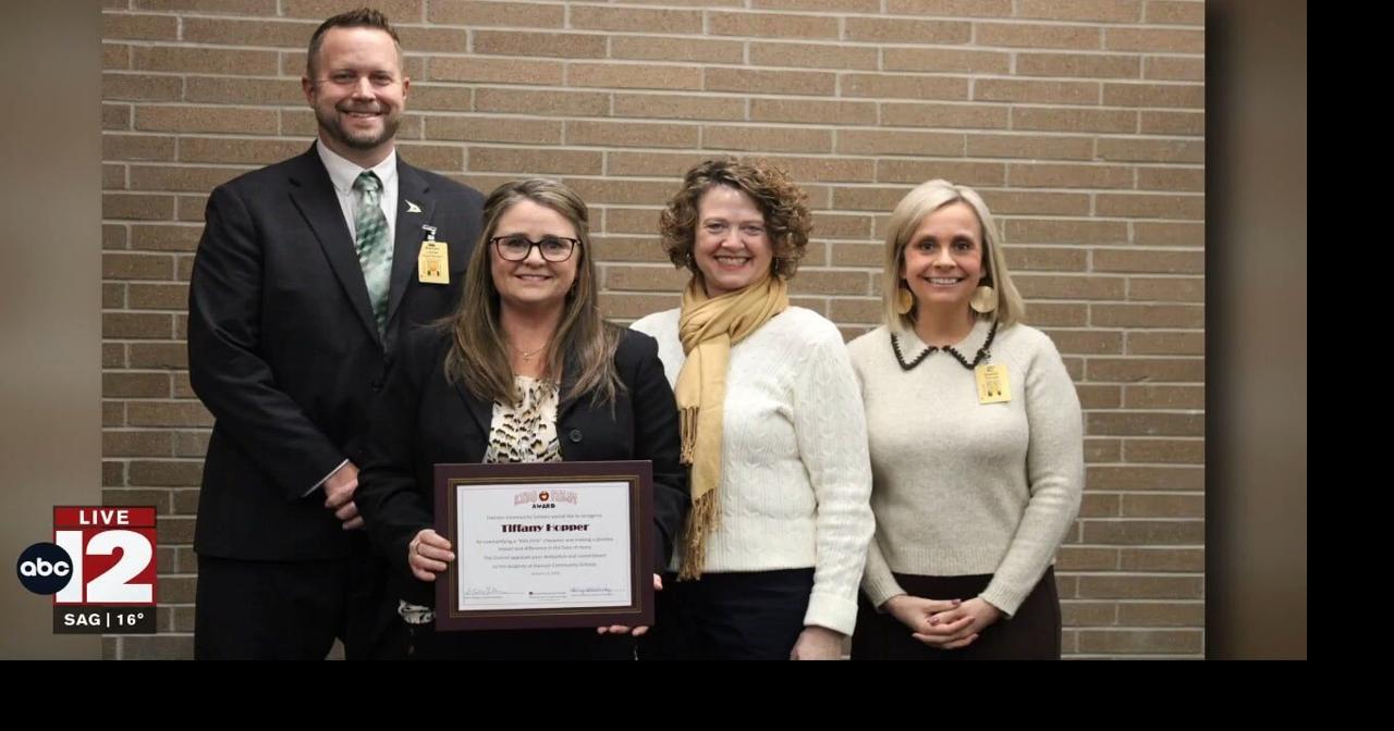 Davison teacher receives Kids First award | Video | abc12.com