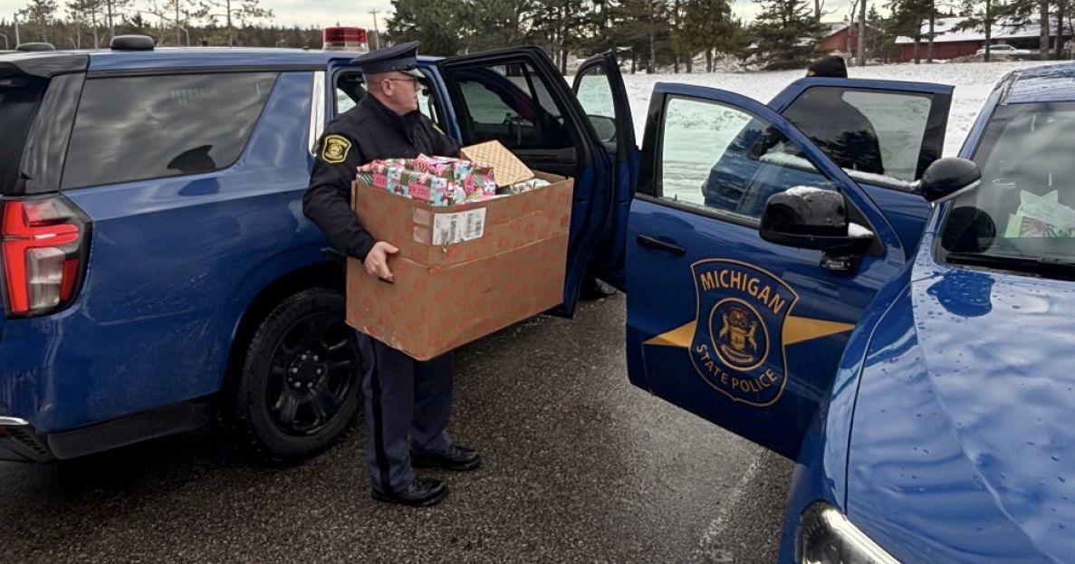 Michigan State Police deliver Christmas gifts to 2-year-old cancer ...
