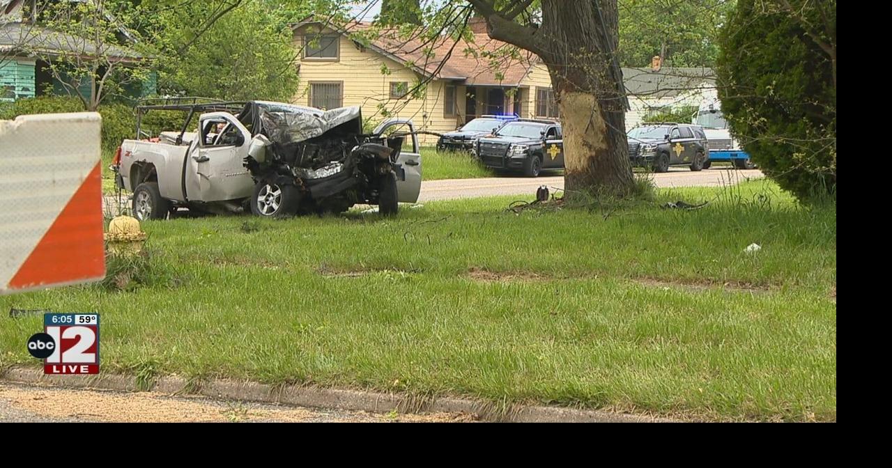 Authorities are investigating a crash in Flint | Video | abc12.com