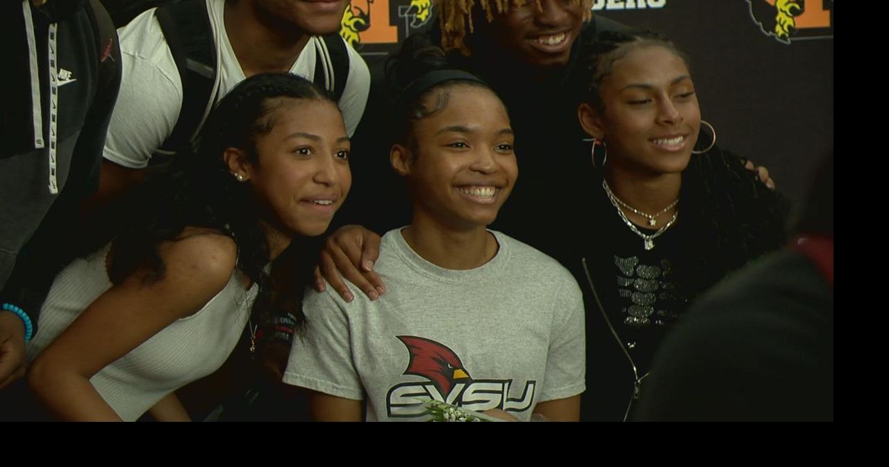 14 Flushing Raiders sign national letters of intent for college sports ...