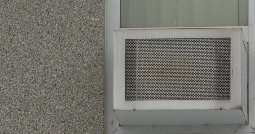 No heat at Flint's Richert Manor leaves residents shivering | Local ...