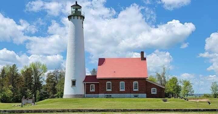 Volunteer keepers wanted at the Tawas Point Lighthouse | News | abc12.com