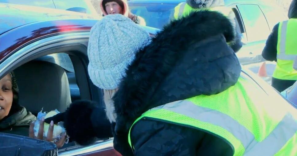 Hoyt Park drive-through offers free meals to Saginaw residents | News ...