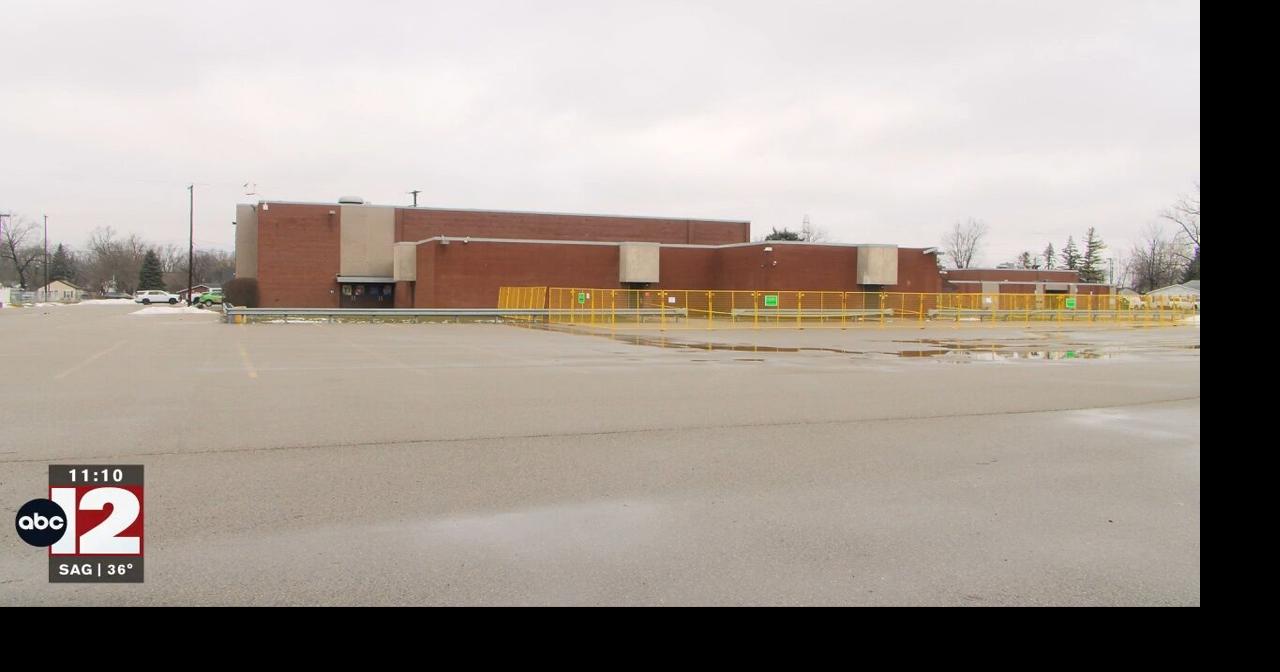 Bendle Middle School closed after roof partially collapses | Education ...
