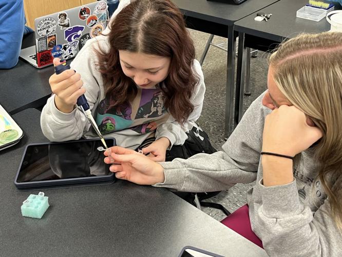 AHS students experimenting with gene editing | News | abilene-rc.com