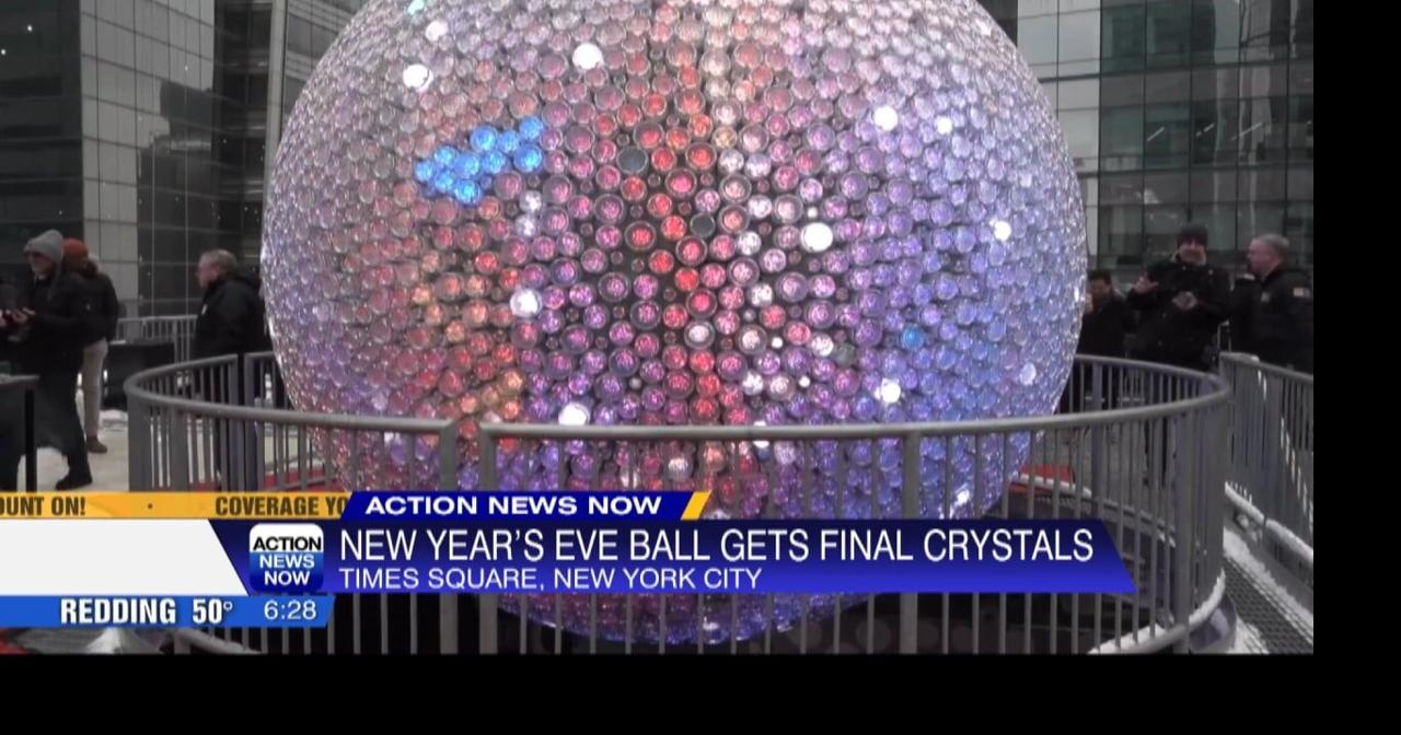 Final crystal set on Times Square’s New Year’s Eve “Constellation Ball ...