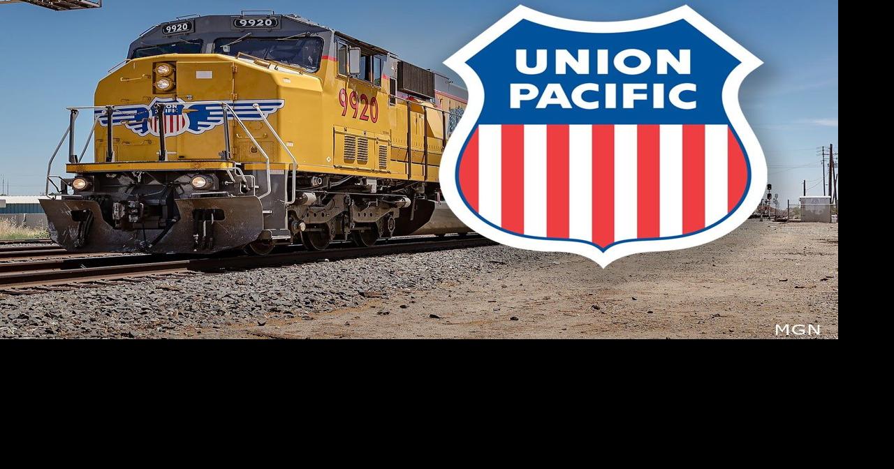 Derailment of 15 grain cars being cleared by Union Pacific Railroad ...