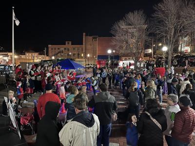 Holiday season kicks off in downtown Alton | Local News | advantagenews.com