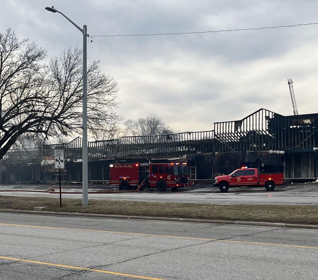 Fire damages Wilshire Village Shopping Center | Local News ...