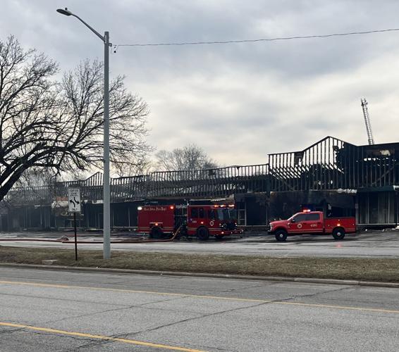 Fire damages Wilshire Village Shopping Center | Local News ...