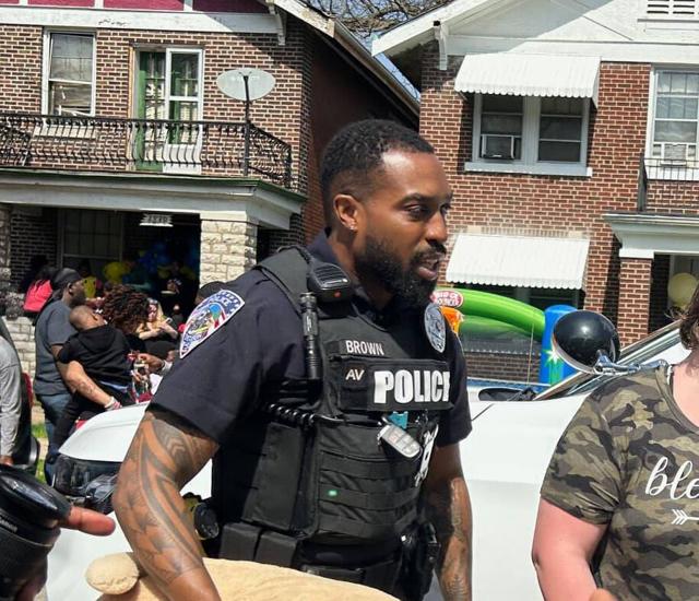 Support flows for injured Ferguson police officer | Local News ...