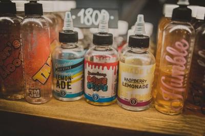 Legislation would ban flavored tobacco and vapes in Illinois | Local ...
